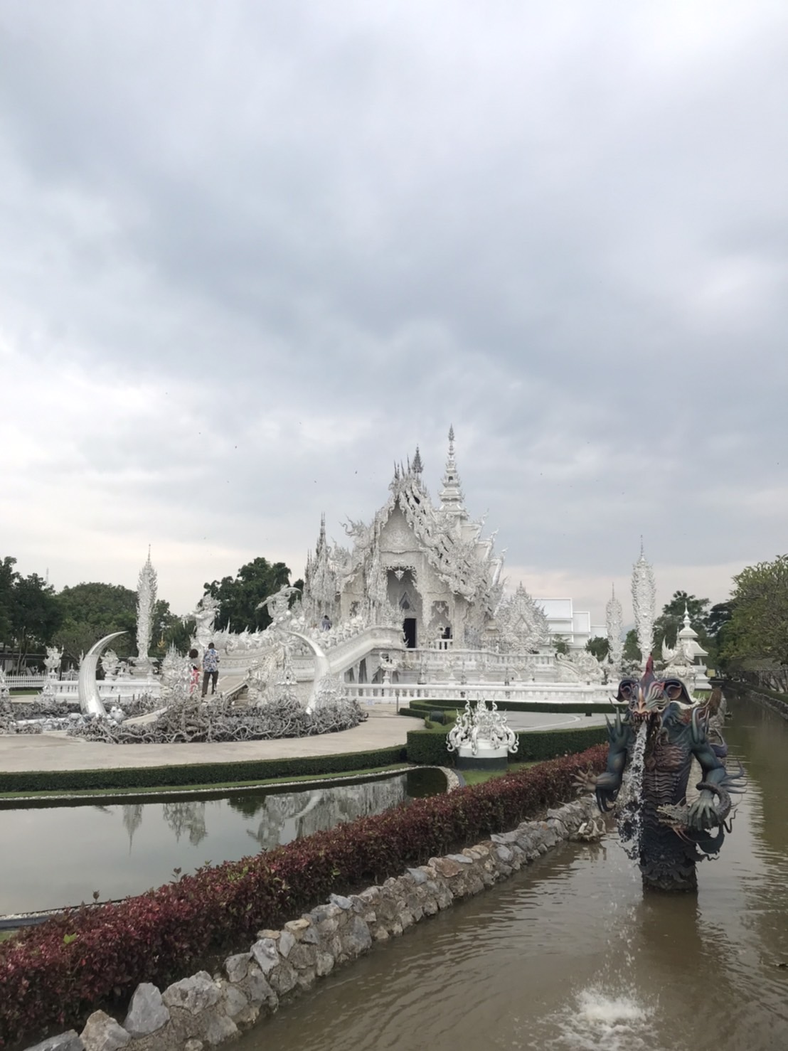 ワット・ロンクン（ホワイトテンプル）チェンライの白い寺Wat Rong Khun (White Temple)วัดร่องขุ่น - sanay