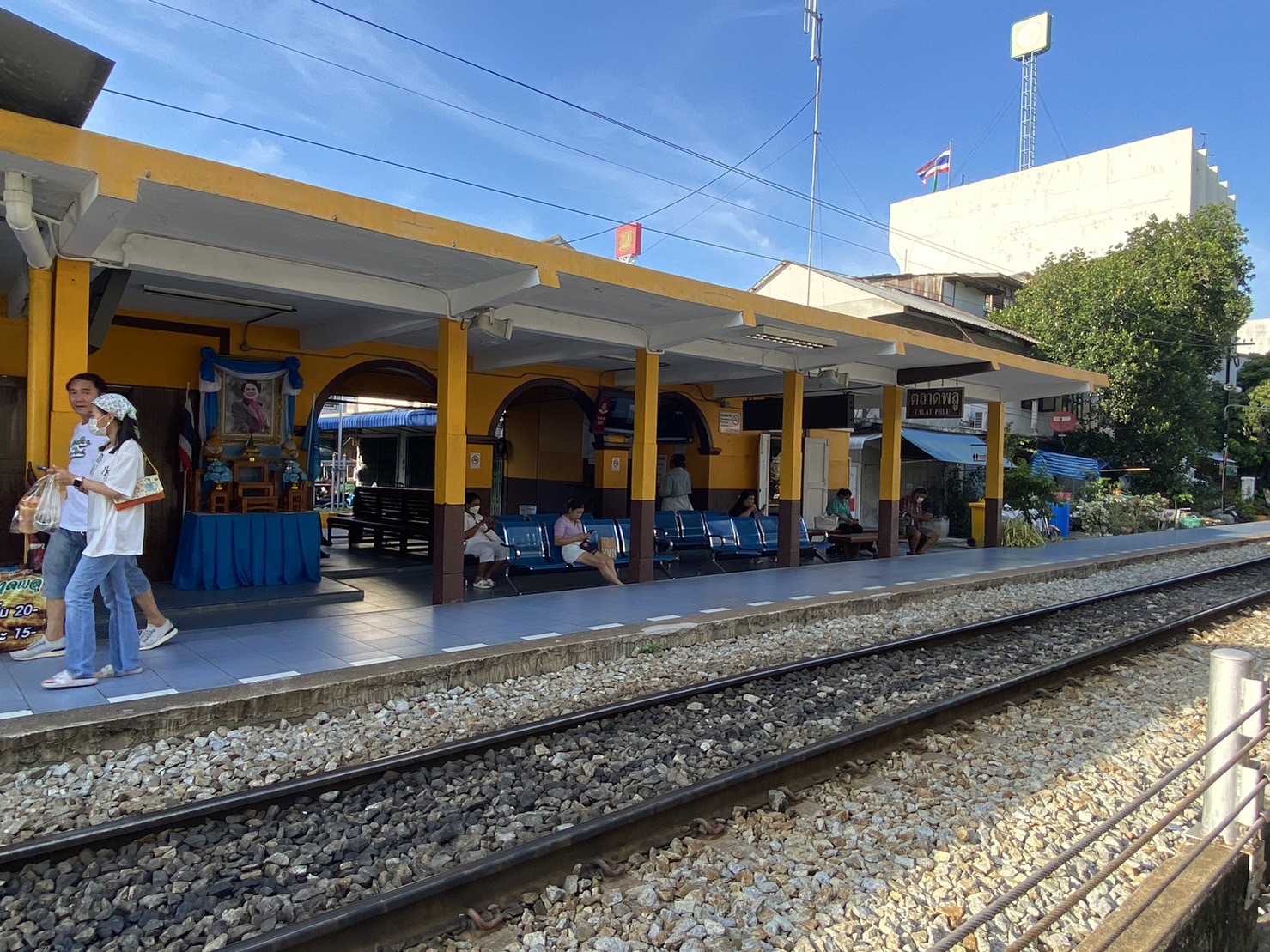 食べ歩き屋台の市場 タラート・プルー Talat Phlu Market - sanay